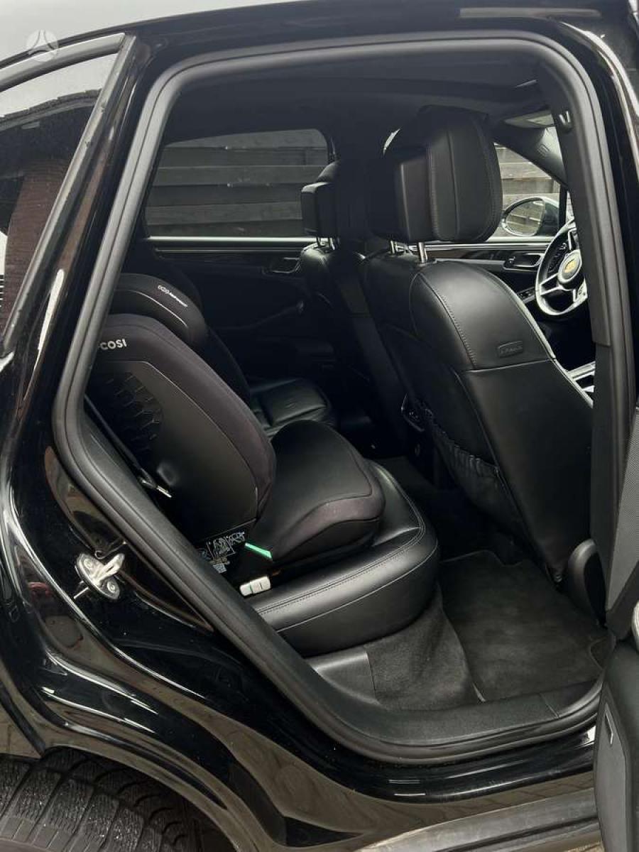 Melns Porsche Macan 2017 Klaipėda, ar dzinēja tilpumu 1.98 L un nobraukumu 200 tūkst. km par 21000 €, foto 14 vietnē AUTOMOTO.COM.LV