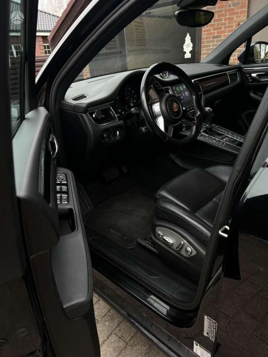 Melns Porsche Macan 2017 Klaipėda, ar dzinēja tilpumu 1.98 L un nobraukumu 200 tūkst. km par 21000 €, foto 17 vietnē AUTOMOTO.COM.LV