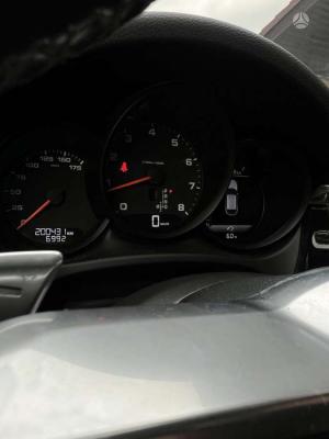 Melns Porsche Macan 2017 Klaipėda, ar dzinēja tilpumu 1.98 L un nobraukumu 200 tūkst. km par 21000 €, foto 21 vietnē AUTOMOTO.COM.LV
