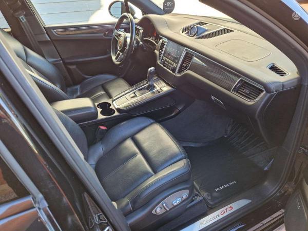Black Porsche Macan 2017 in Taurage, with an engine capacity of 3.00 L and mileage of 186 thousand km for 26000 €, photo 7 on AUTOMOTO.COM.LV