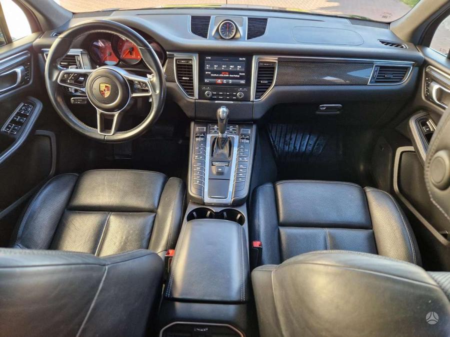 Black Porsche Macan 2017 in Taurage, with an engine capacity of 3.00 L and mileage of 186 thousand km for 26000 €, photo 10 on AUTOMOTO.COM.LV
