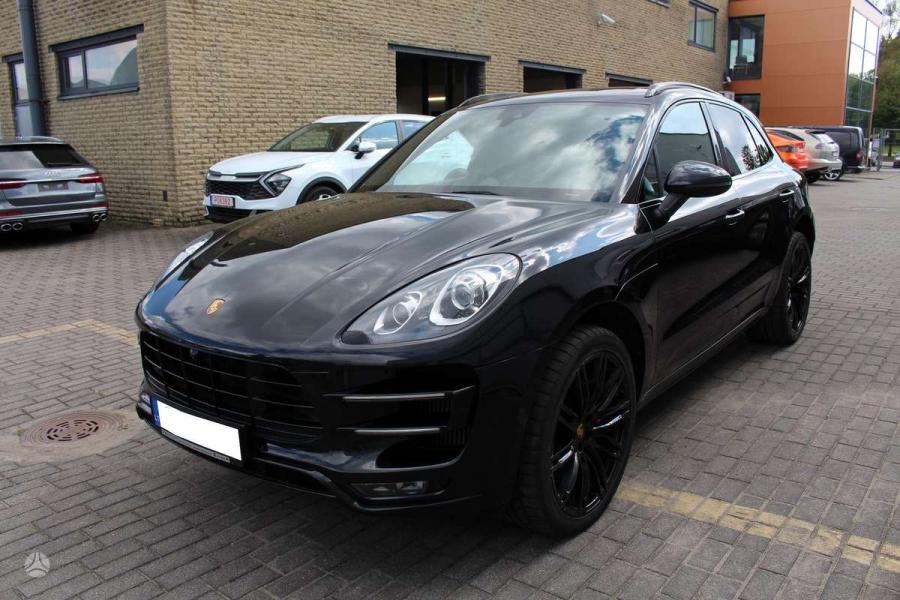 Black Porsche Macan 2017 in Klaipeda, with an engine capacity of 3.60 L and mileage of 110 thousand km for 20900 €, photo 1 on AUTOMOTO.COM.LV