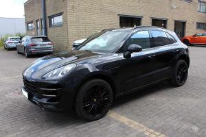 Black Porsche Macan 2017 in Klaipeda, with an engine capacity of 3.60 L and mileage of 110 thousand km for 20900 €, photo 3 on AUTOMOTO.COM.LV
