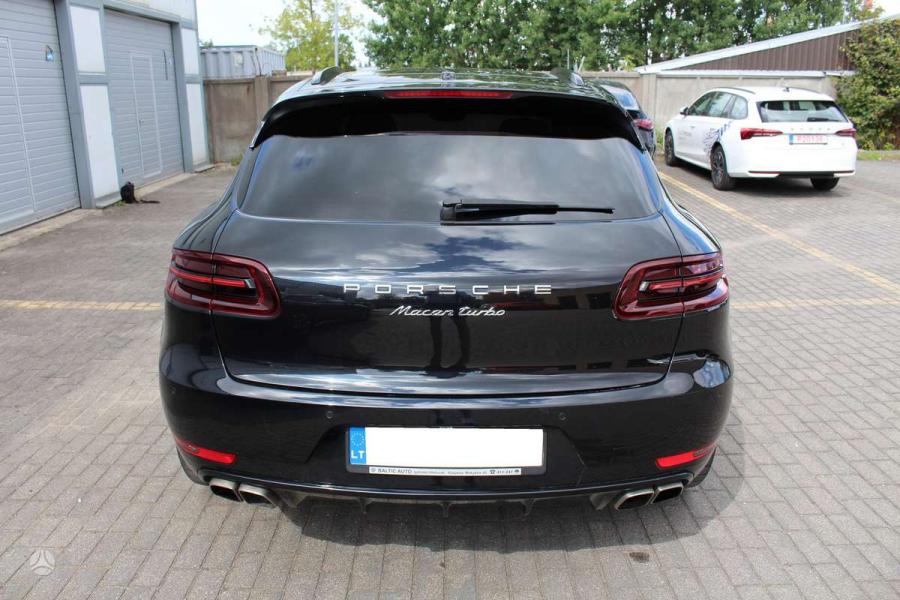 Black Porsche Macan 2017 in Klaipeda, with an engine capacity of 3.60 L and mileage of 110 thousand km for 20900 €, photo 5 on AUTOMOTO.COM.LV