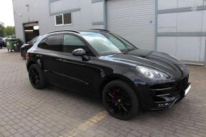 Black Porsche Macan 2017 in Klaipeda, with an engine capacity of 3.60 L and mileage of 110 thousand km for 20900 €, photo 7 on AUTOMOTO.COM.LV