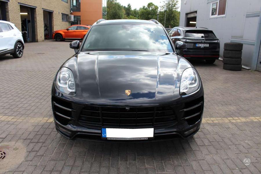 Black Porsche Macan 2017 in Klaipeda, with an engine capacity of 3.60 L and mileage of 110 thousand km for 20900 €, photo 9 on AUTOMOTO.COM.LV