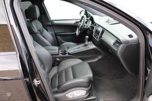 Black Porsche Macan 2017 in Klaipeda, with an engine capacity of 3.60 L and mileage of 110 thousand km for 20900 €, photo 11 on AUTOMOTO.COM.LV