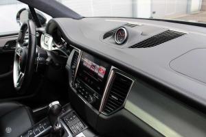 Black Porsche Macan 2017 in Klaipeda, with an engine capacity of 3.60 L and mileage of 110 thousand km for 20900 €, photo 14 on AUTOMOTO.COM.LV