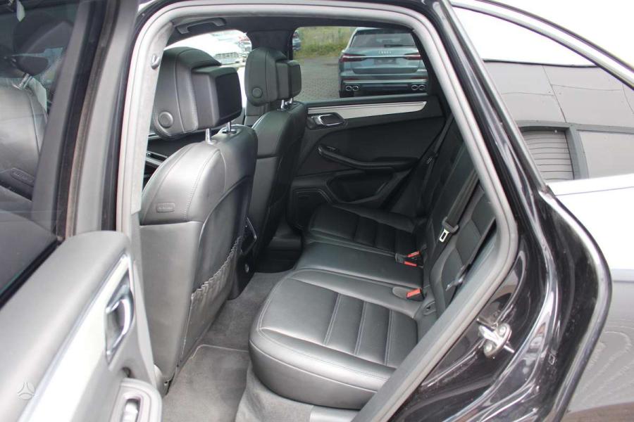 Black Porsche Macan 2017 in Klaipeda, with an engine capacity of 3.60 L and mileage of 110 thousand km for 20900 €, photo 17 on AUTOMOTO.COM.LV