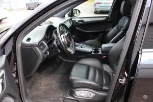 Black Porsche Macan 2017 in Klaipeda, with an engine capacity of 3.60 L and mileage of 110 thousand km for 20900 €, photo 19 on AUTOMOTO.COM.LV