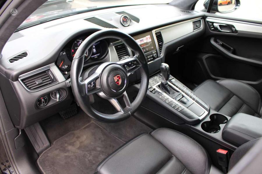 Black Porsche Macan 2017 in Klaipeda, with an engine capacity of 3.60 L and mileage of 110 thousand km for 20900 €, photo 21 on AUTOMOTO.COM.LV
