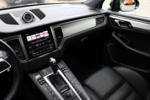 Black Porsche Macan 2017 in Klaipeda, with an engine capacity of 3.60 L and mileage of 110 thousand km for 20900 €, photo 22 on AUTOMOTO.COM.LV