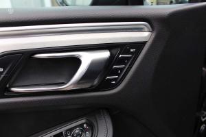Black Porsche Macan 2017 in Klaipeda, with an engine capacity of 3.60 L and mileage of 110 thousand km for 20900 €, photo 26 on AUTOMOTO.COM.LV
