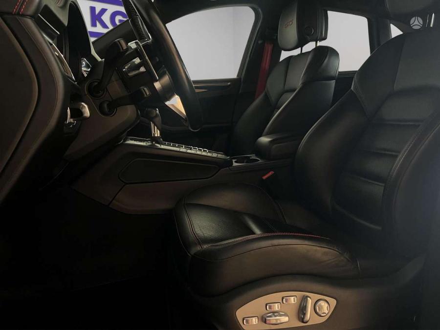 Black Porsche Macan 2017 in Kaunas, with an engine capacity of 3.00 L and mileage of 169 thousand km for 31999 €, photo 15 on AUTOMOTO.COM.LV