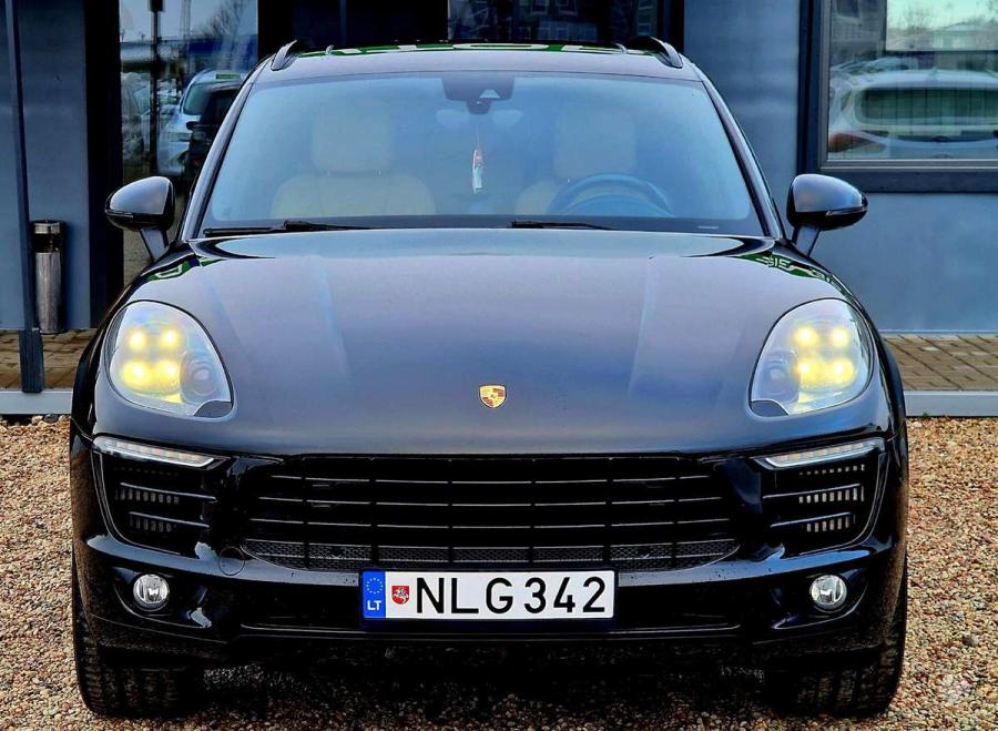 Black Porsche Macan 2018 in Kretinga, with an engine capacity of 3.00 L and mileage of 73 thousand km for 27999 €, photo 1 on AUTOMOTO.COM.LV