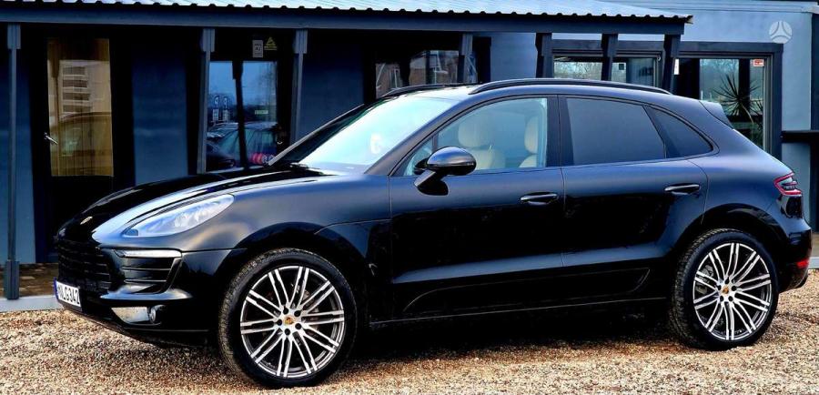 Black Porsche Macan 2018 in Kretinga, with an engine capacity of 3.00 L and mileage of 73 thousand km for 27999 €, photo 8 on AUTOMOTO.COM.LV