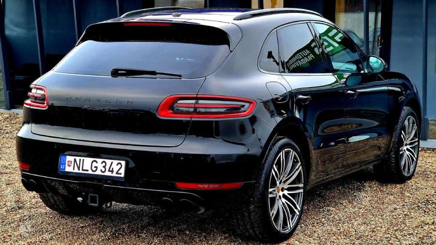 Black Porsche Macan 2018 in Kretinga, with an engine capacity of 3.00 L and mileage of 73 thousand km for 27999 €, photo 9 on AUTOMOTO.COM.LV