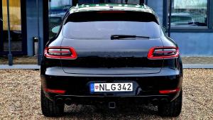 Black Porsche Macan 2018 in Kretinga, with an engine capacity of 3.00 L and mileage of 73 thousand km for 27999 €, photo 10 on AUTOMOTO.COM.LV