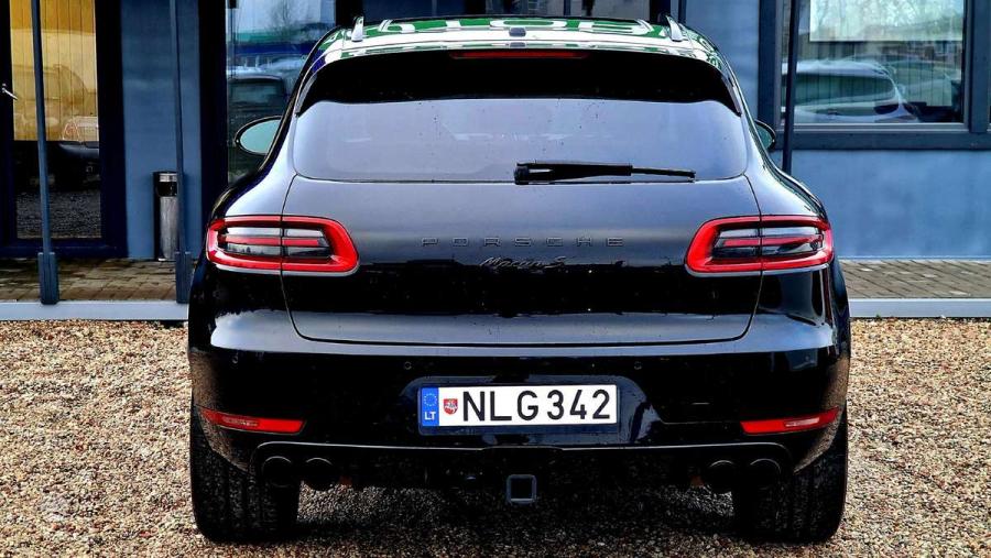 Black Porsche Macan 2018 in Kretinga, with an engine capacity of 3.00 L and mileage of 73 thousand km for 27999 €, photo 10 on AUTOMOTO.COM.LV