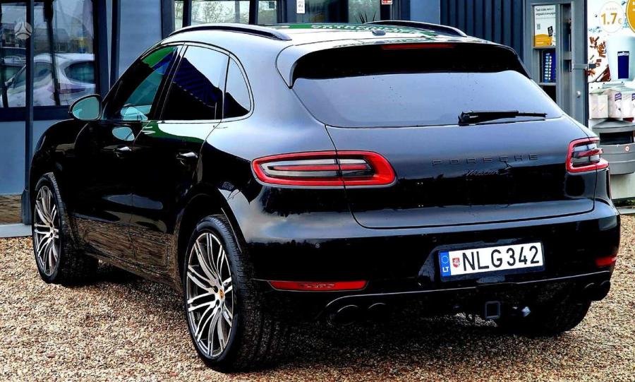 Black Porsche Macan 2018 in Kretinga, with an engine capacity of 3.00 L and mileage of 73 thousand km for 27999 €, photo 11 on AUTOMOTO.COM.LV