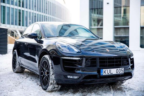 Melns Porsche Macan 2018 Viļņa, ar dzinēja tilpumu 3.00 L un nobraukumu 83 tūkst. km par 38000 €, foto 1 vietnē AUTOMOTO.COM.LV