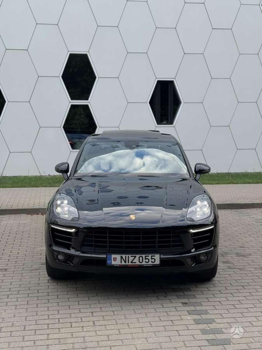 Black Porsche Macan 2018 in Vilnius, with an engine capacity of 3.00 L and mileage of 8 thousand km for 24500 €, photo 4 on AUTOMOTO.COM.LV