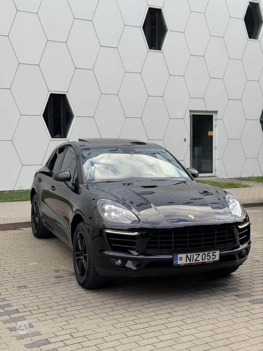 Black Porsche Macan 2018 in Vilnius, with an engine capacity of 3.00 L and mileage of 8 thousand km for 24500 €, photo 5 on AUTOMOTO.COM.LV