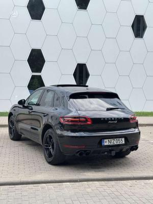 Black Porsche Macan 2018 in Vilnius, with an engine capacity of 3.00 L and mileage of 8 thousand km for 24500 €, photo 7 on AUTOMOTO.COM.LV