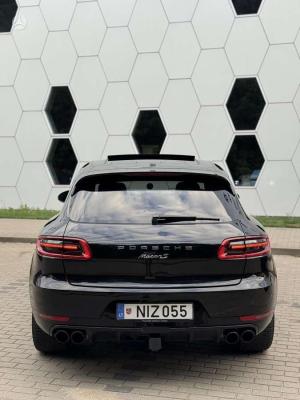 Black Porsche Macan 2018 in Vilnius, with an engine capacity of 3.00 L and mileage of 8 thousand km for 24500 €, photo 8 on AUTOMOTO.COM.LV