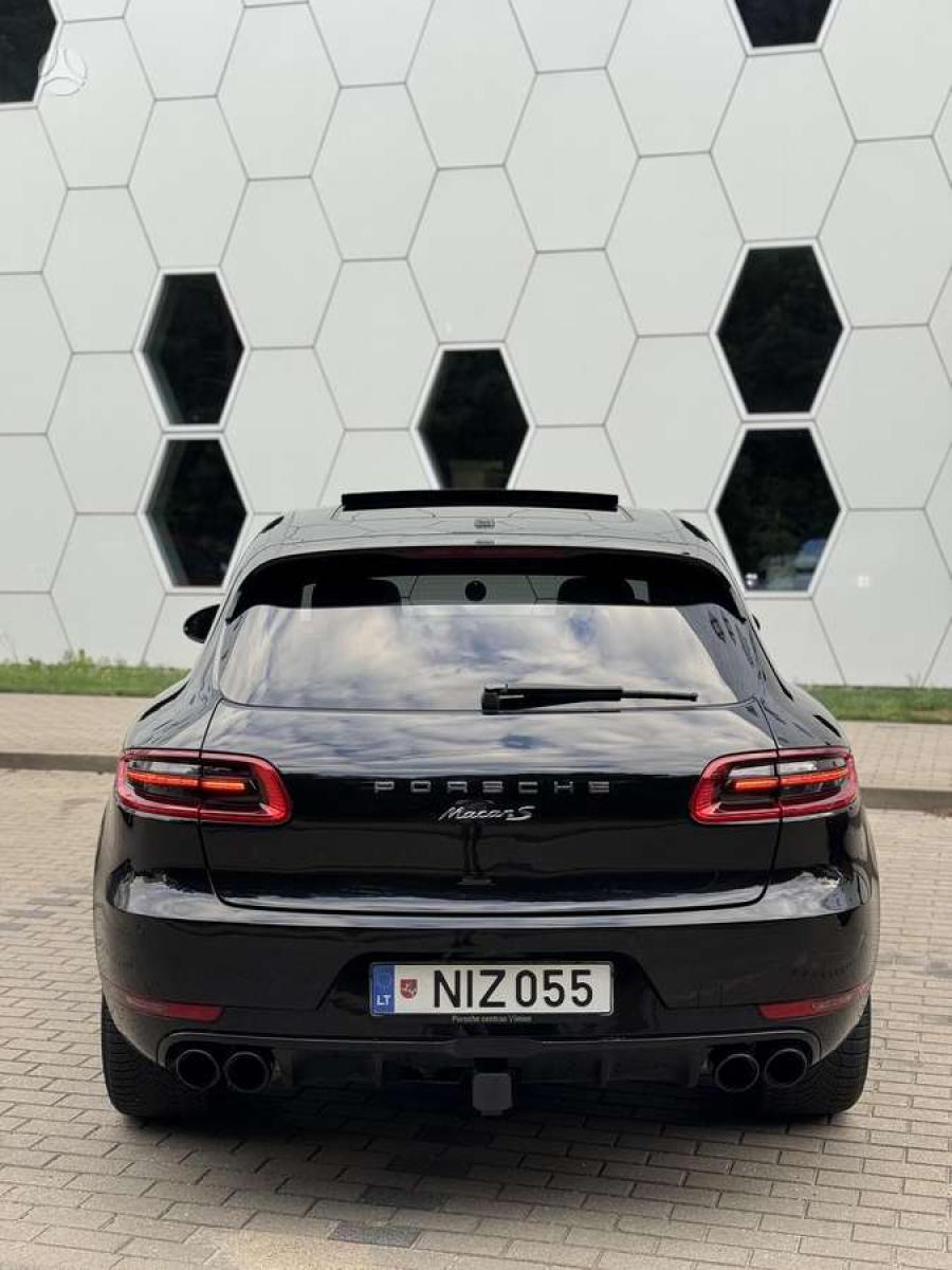 Black Porsche Macan 2018 in Vilnius, with an engine capacity of 3.00 L and mileage of 8 thousand km for 24500 €, photo 8 on AUTOMOTO.COM.LV