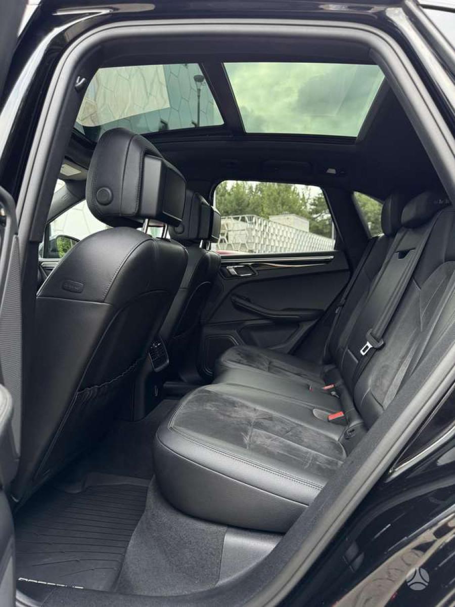 Black Porsche Macan 2018 in Vilnius, with an engine capacity of 3.00 L and mileage of 8 thousand km for 24500 €, photo 13 on AUTOMOTO.COM.LV