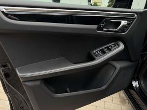 Black Porsche Macan 2018 in Vilnius, with an engine capacity of 3.00 L and mileage of 8 thousand km for 24500 €, photo 14 on AUTOMOTO.COM.LV