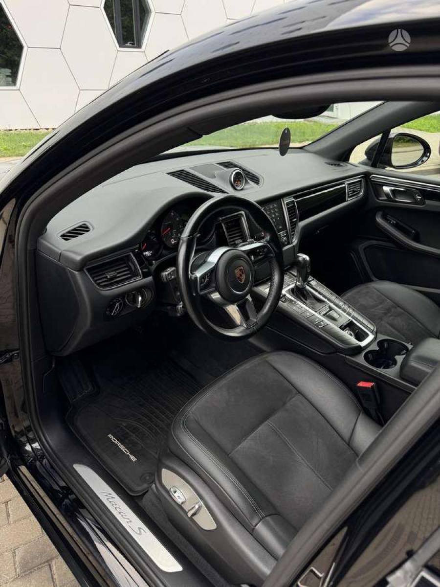 Black Porsche Macan 2018 in Vilnius, with an engine capacity of 3.00 L and mileage of 8 thousand km for 24500 €, photo 15 on AUTOMOTO.COM.LV