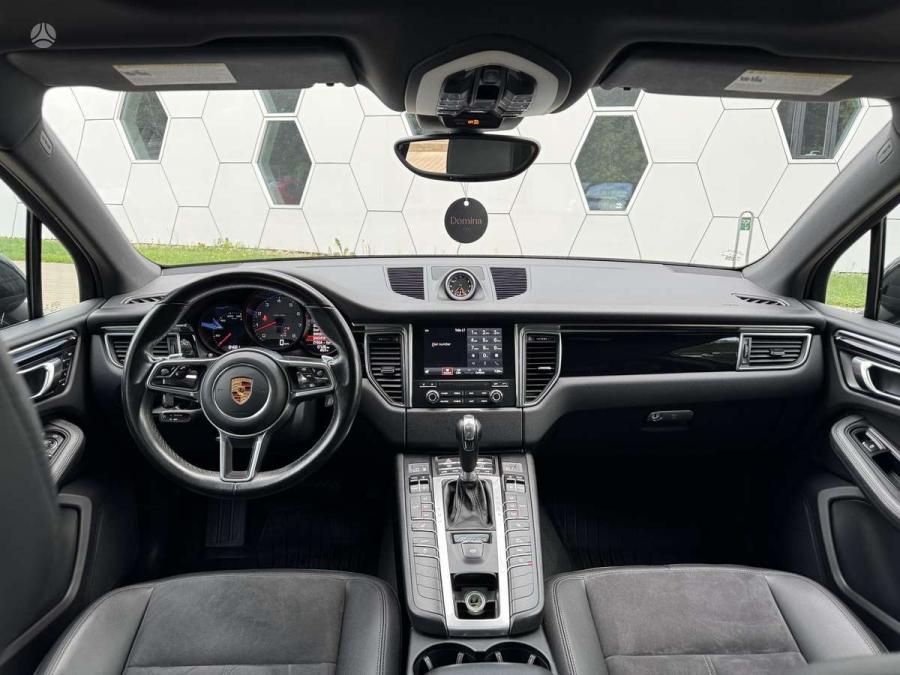 Black Porsche Macan 2018 in Vilnius, with an engine capacity of 3.00 L and mileage of 8 thousand km for 24500 €, photo 16 on AUTOMOTO.COM.LV