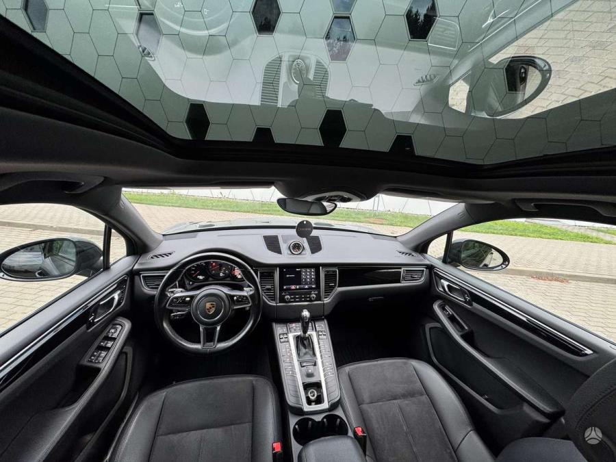 Black Porsche Macan 2018 in Vilnius, with an engine capacity of 3.00 L and mileage of 8 thousand km for 24500 €, photo 17 on AUTOMOTO.COM.LV