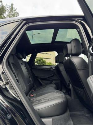Black Porsche Macan 2018 in Vilnius, with an engine capacity of 3.00 L and mileage of 8 thousand km for 24500 €, photo 18 on AUTOMOTO.COM.LV