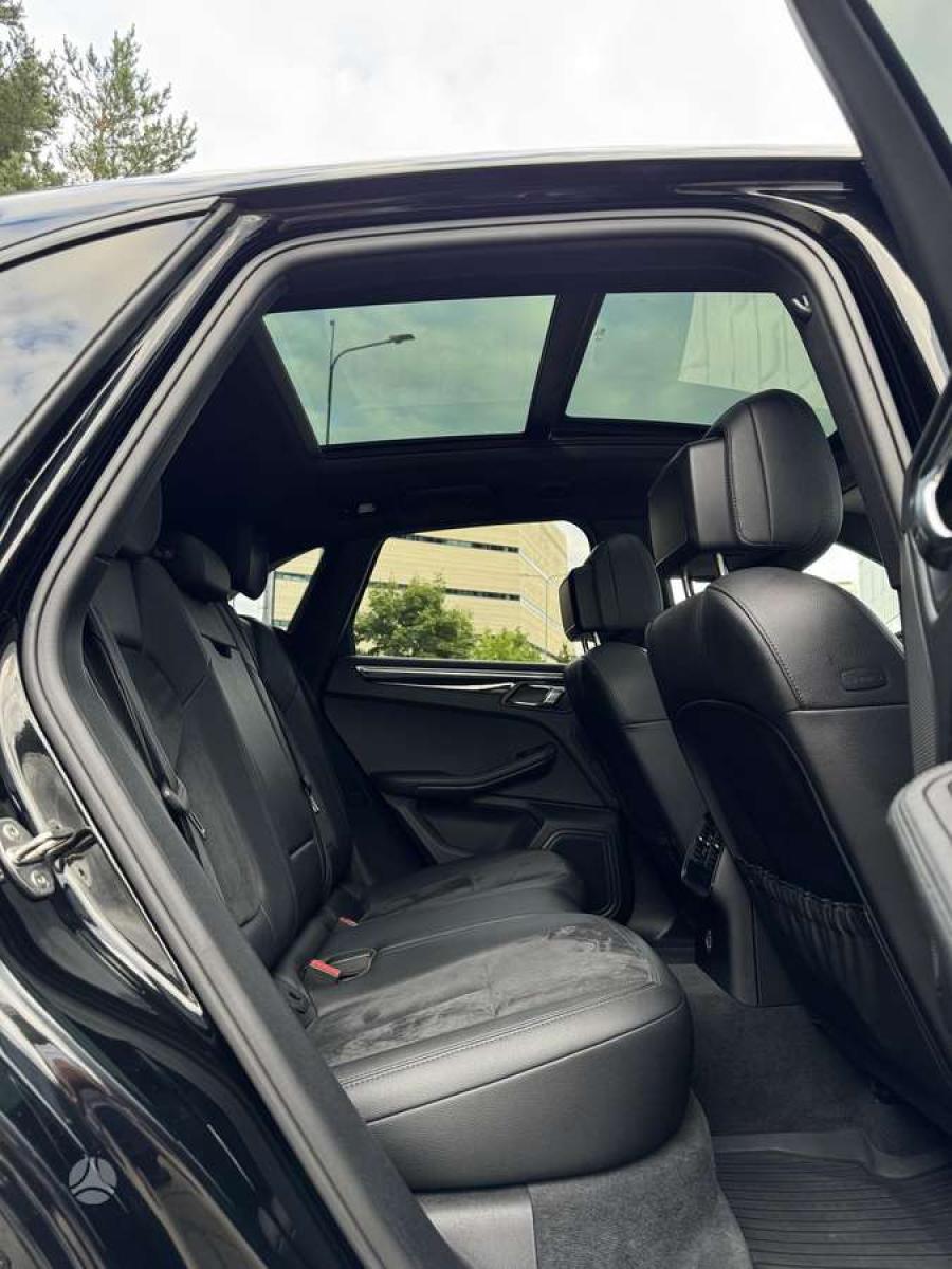 Black Porsche Macan 2018 in Vilnius, with an engine capacity of 3.00 L and mileage of 8 thousand km for 24500 €, photo 18 on AUTOMOTO.COM.LV