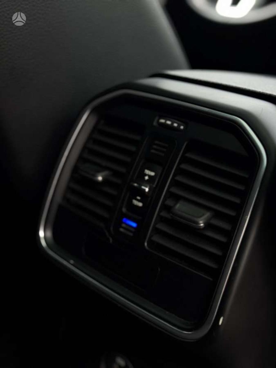 Black Porsche Macan 2018 in Vilnius, with an engine capacity of 3.00 L and mileage of 8 thousand km for 24500 €, photo 19 on AUTOMOTO.COM.LV