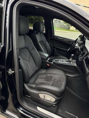 Black Porsche Macan 2018 in Vilnius, with an engine capacity of 3.00 L and mileage of 8 thousand km for 24500 €, photo 20 on AUTOMOTO.COM.LV