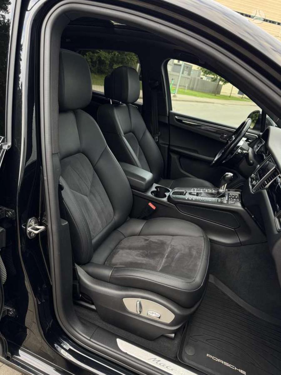 Black Porsche Macan 2018 in Vilnius, with an engine capacity of 3.00 L and mileage of 8 thousand km for 24500 €, photo 20 on AUTOMOTO.COM.LV