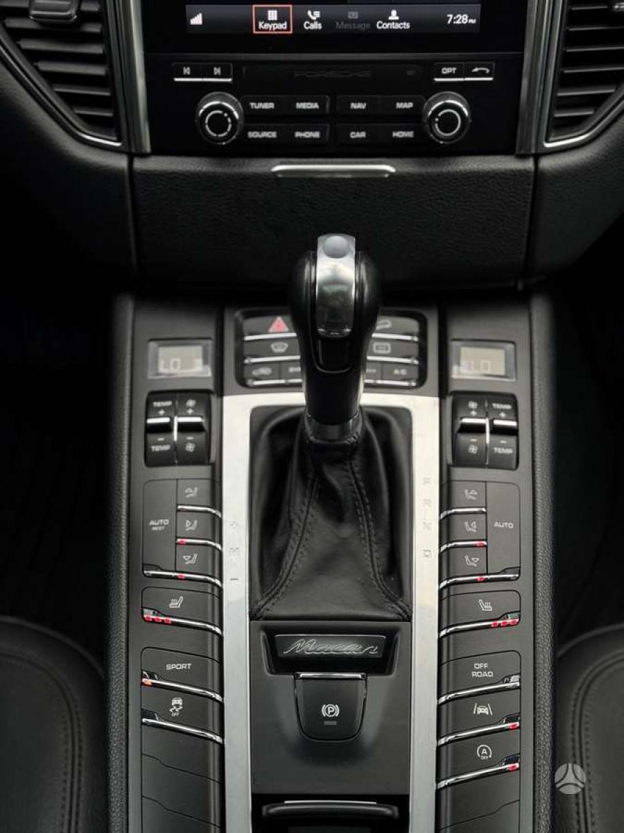 Black Porsche Macan 2018 in Vilnius, with an engine capacity of 3.00 L and mileage of 8 thousand km for 24500 €, photo 22 on AUTOMOTO.COM.LV