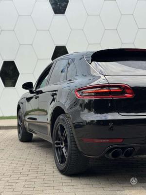 Black Porsche Macan 2018 in Vilnius, with an engine capacity of 3.00 L and mileage of 8 thousand km for 24500 €, photo 26 on AUTOMOTO.COM.LV