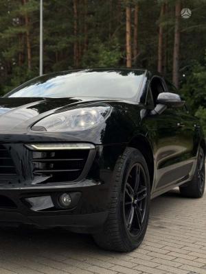 Black Porsche Macan 2018 in Vilnius, with an engine capacity of 3.00 L and mileage of 8 thousand km for 24500 €, photo 27 on AUTOMOTO.COM.LV