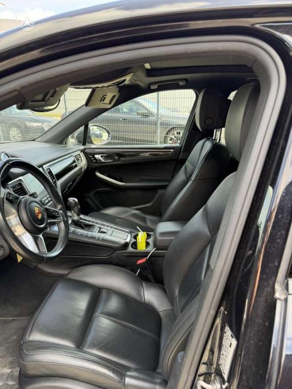Black Porsche Macan 2018 in Klaipeda, with an engine capacity of 1.98 L and mileage of 114 thousand km for 27000 €, photo 2 on AUTOMOTO.COM.LV