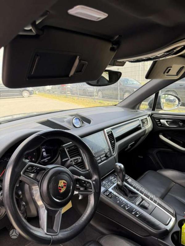 Black Porsche Macan 2018 in Klaipeda, with an engine capacity of 1.98 L and mileage of 114 thousand km for 27000 €, photo 5 on AUTOMOTO.COM.LV