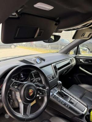 Black Porsche Macan 2018 in Klaipeda, with an engine capacity of 1.98 L and mileage of 114 thousand km for 27000 €, photo 6 on AUTOMOTO.COM.LV