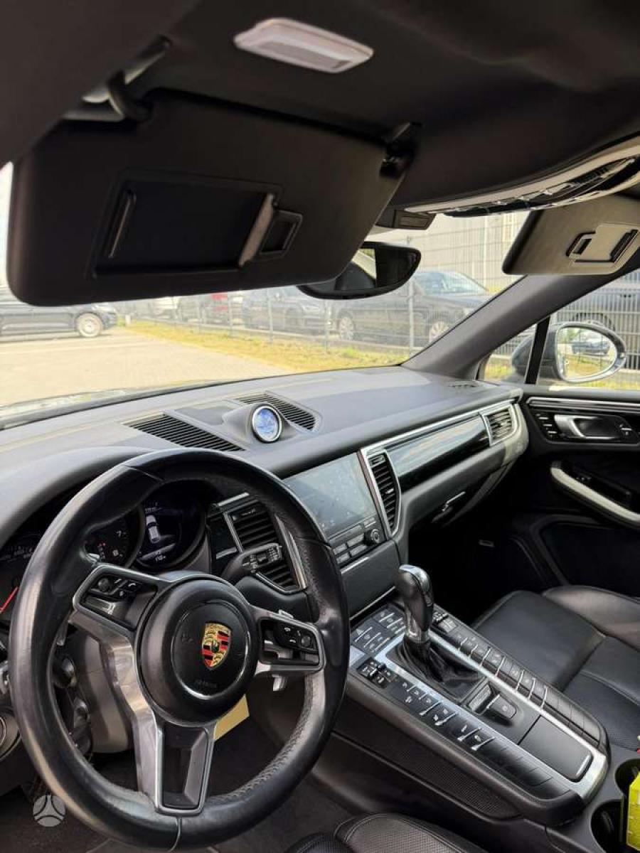 Black Porsche Macan 2018 in Klaipeda, with an engine capacity of 1.98 L and mileage of 114 thousand km for 27000 €, photo 6 on AUTOMOTO.COM.LV