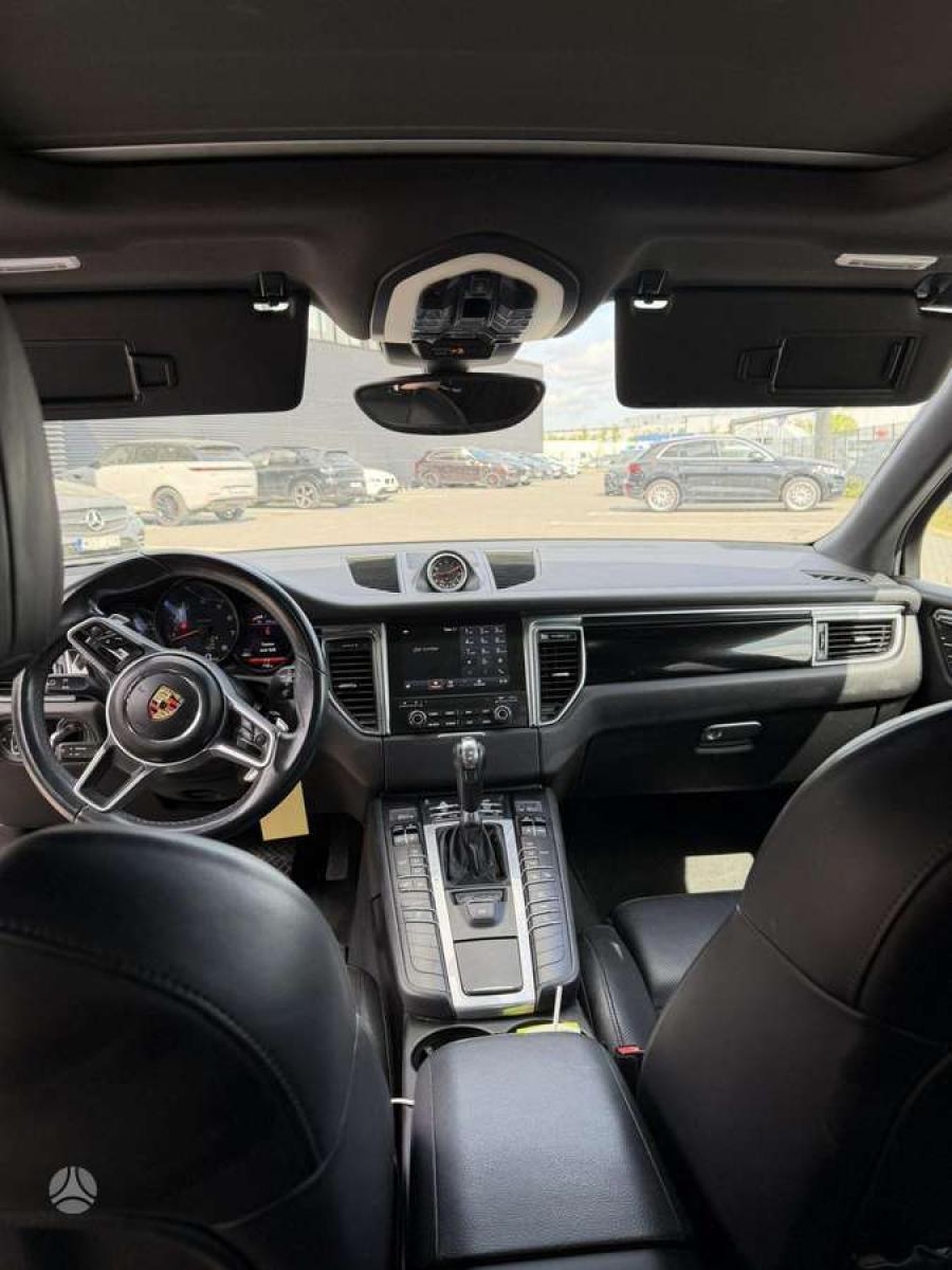 Black Porsche Macan 2018 in Klaipeda, with an engine capacity of 1.98 L and mileage of 114 thousand km for 27000 €, photo 7 on AUTOMOTO.COM.LV