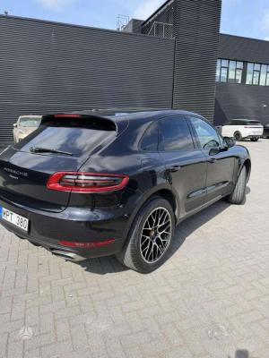 Black Porsche Macan 2018 in Klaipeda, with an engine capacity of 1.98 L and mileage of 114 thousand km for 27000 €, photo 8 on AUTOMOTO.COM.LV