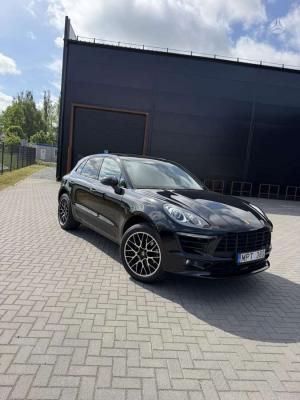 Black Porsche Macan 2018 in Klaipeda, with an engine capacity of 1.98 L and mileage of 114 thousand km for 27000 €, photo 9 on AUTOMOTO.COM.LV